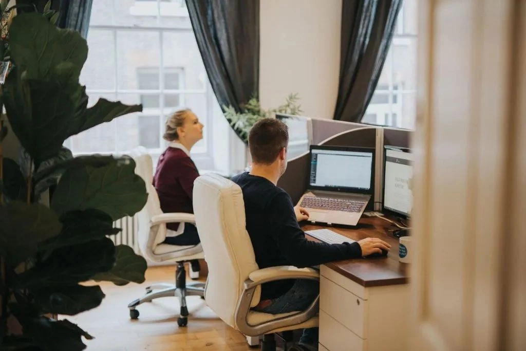 What Is Desk Hotelling? Benefits, How It Works & Best Practices