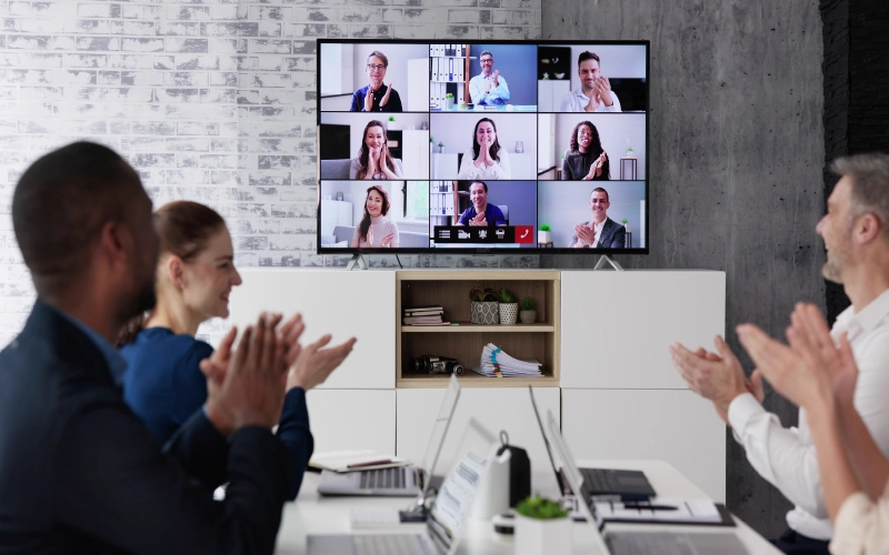 Hybrid Workplace Tools 2026: Compare & Implement Smartly